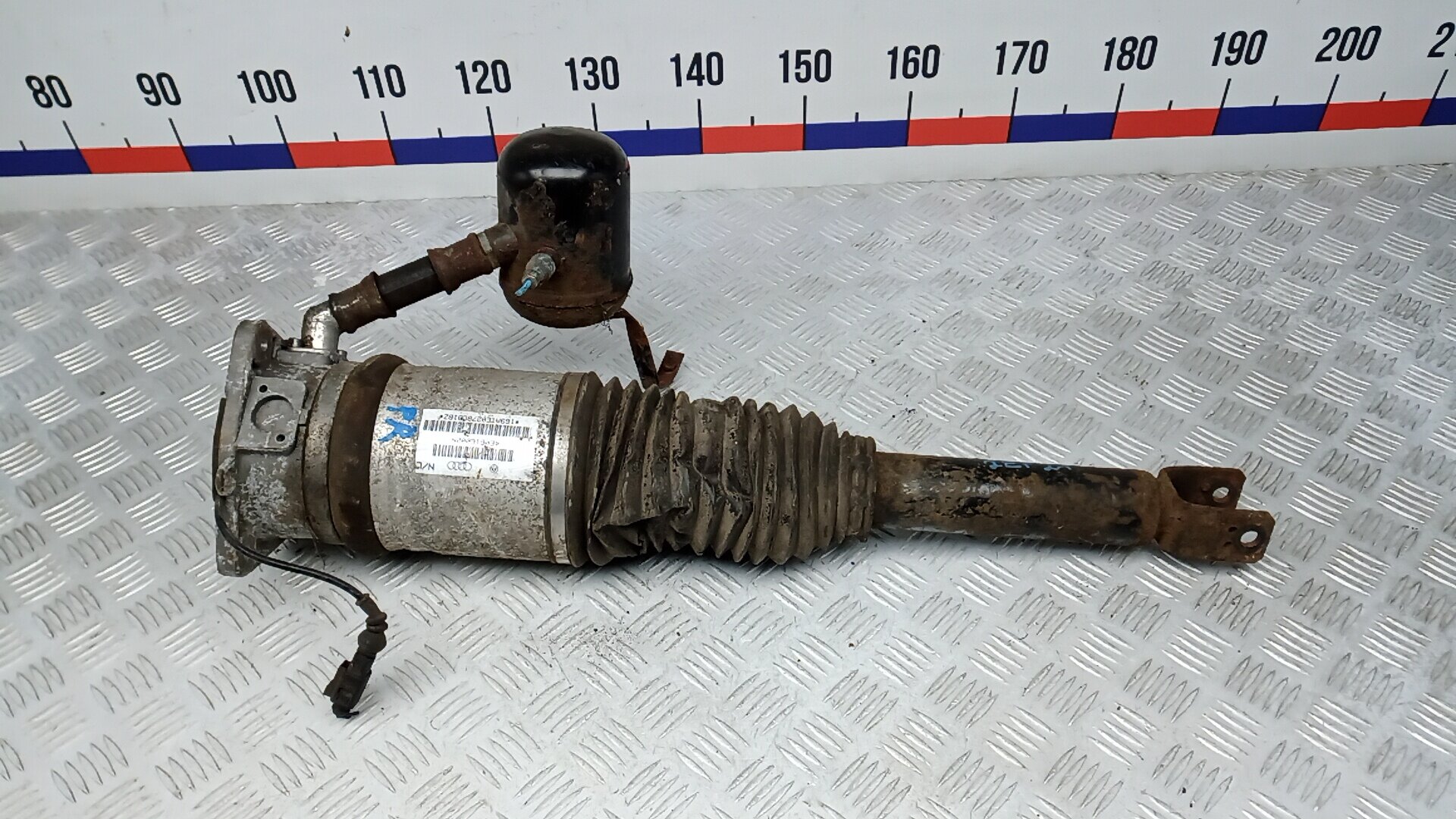 Стойка передняя правая AUDI A8 D3, Номер 4E0616002R