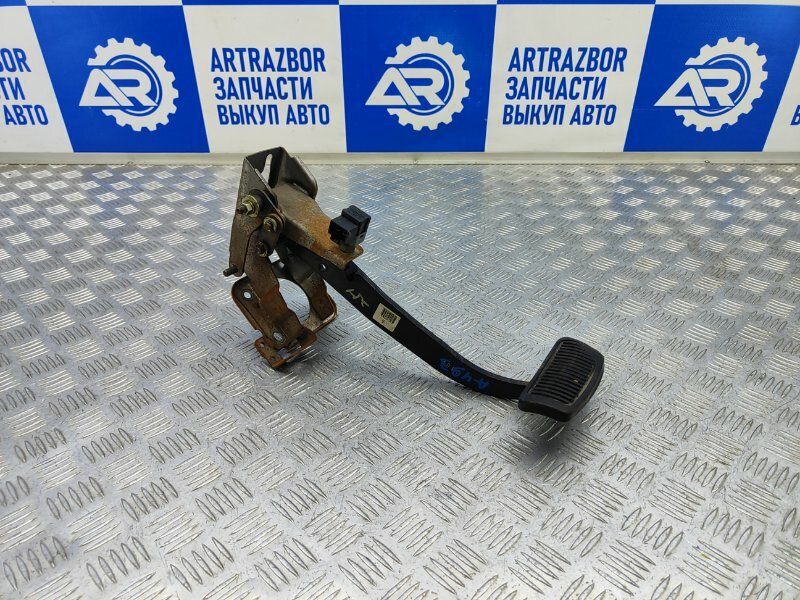 Б/У Педаль тормоза Hyundai Santa Fe Classic 1 SM / Хендай Санта Фе Классик 1 SM 2.7 G6BA 173 Л.С 2002