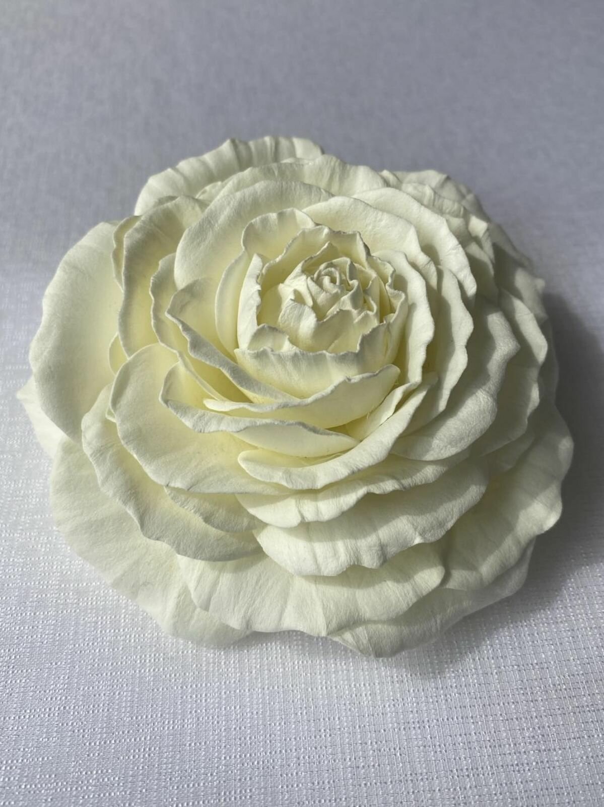 Брошь-заколка с цветком ручной работы из фоамирана