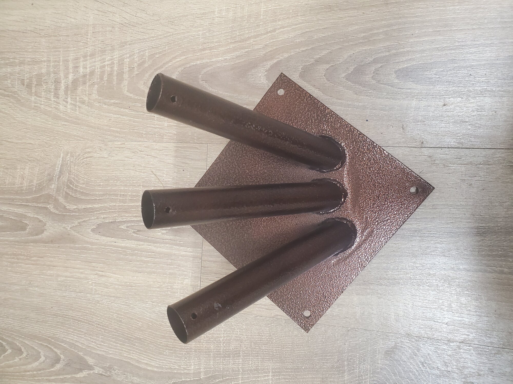 Флагшток-кронштейн для флага, уличный, настенный, на 3 штоках