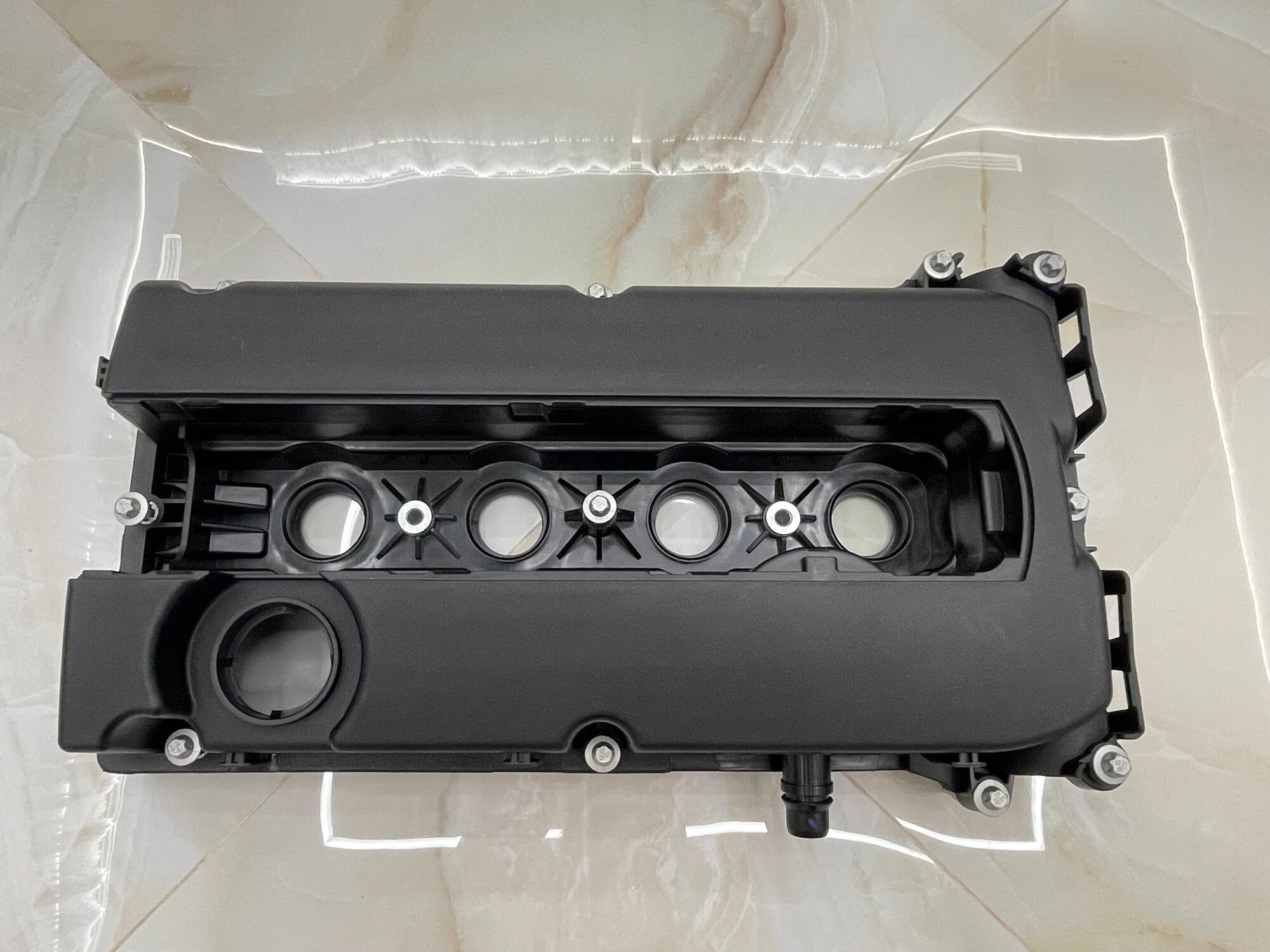 Клапанная крышка GM 55564395 Оригинал 100%