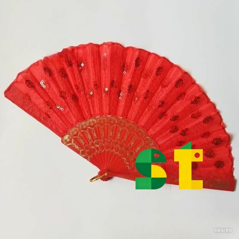 Красный веер с вышивкой для декора