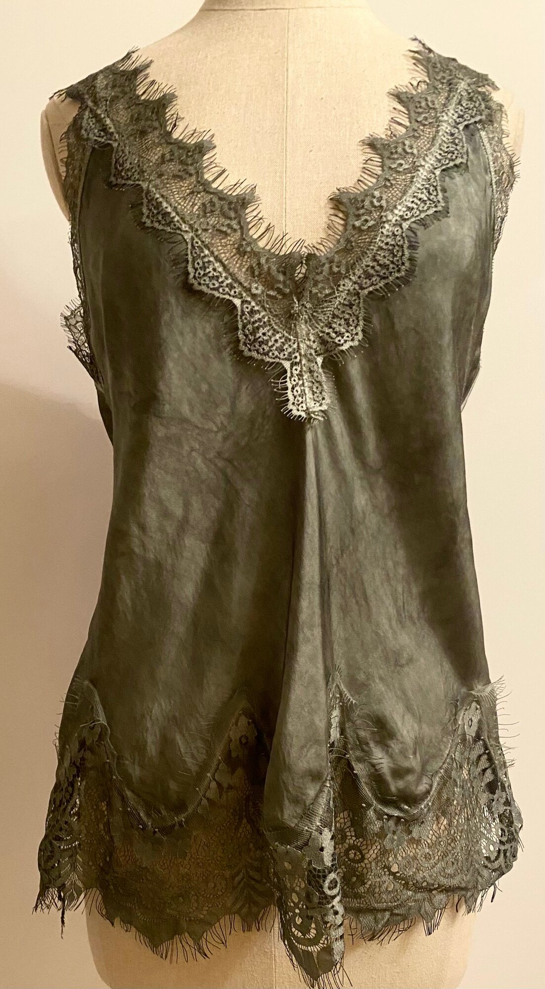 Топ майка женская вискозный шелк, с кружевом, зелено-серый, единый размер