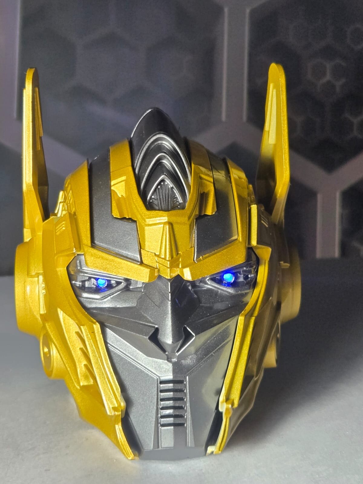 Портативная Bluetooth колонка "Оптимус Прайм", золотистая (жёлтая) со световыми и голосовыми эффектами