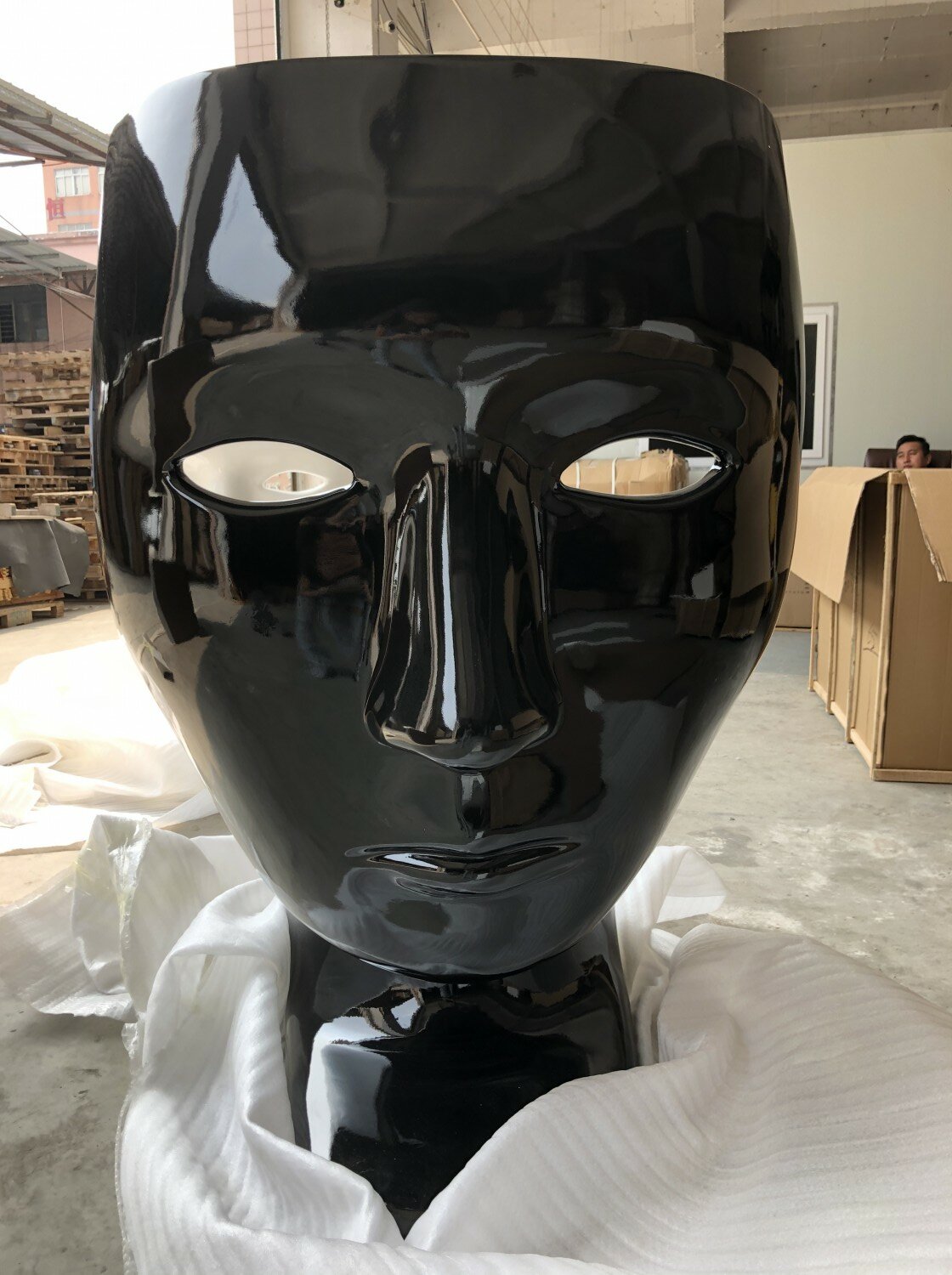 Кресло маска в стиле Nemo Chair дизайн Fabio Novembre из стекловолокна (цвет черный)