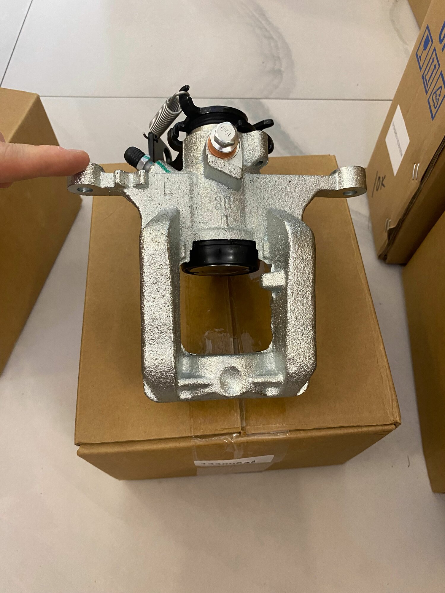 Суппорт задний левый Chevrolet Cruze с 2009г-, Opel Astra J с 2009г