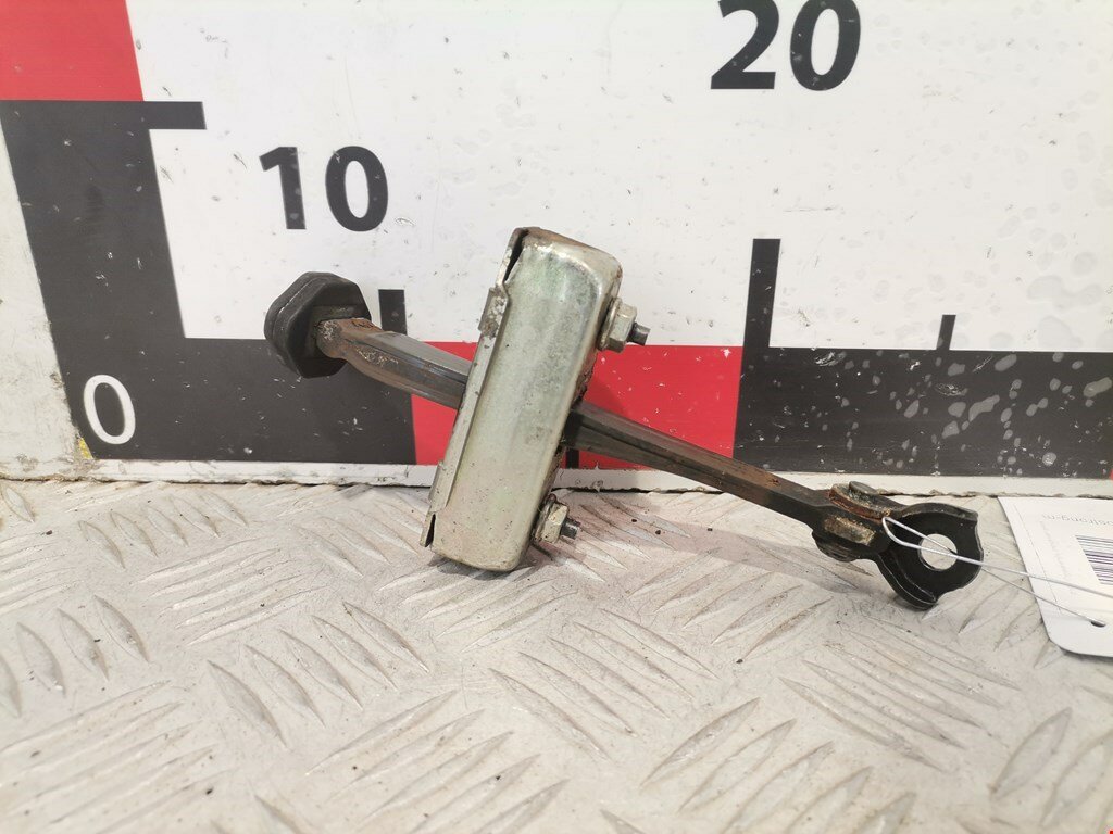 Ограничитель открывания двери Toyota Avensis 3 (T270) 6863005050 арт. 1548805