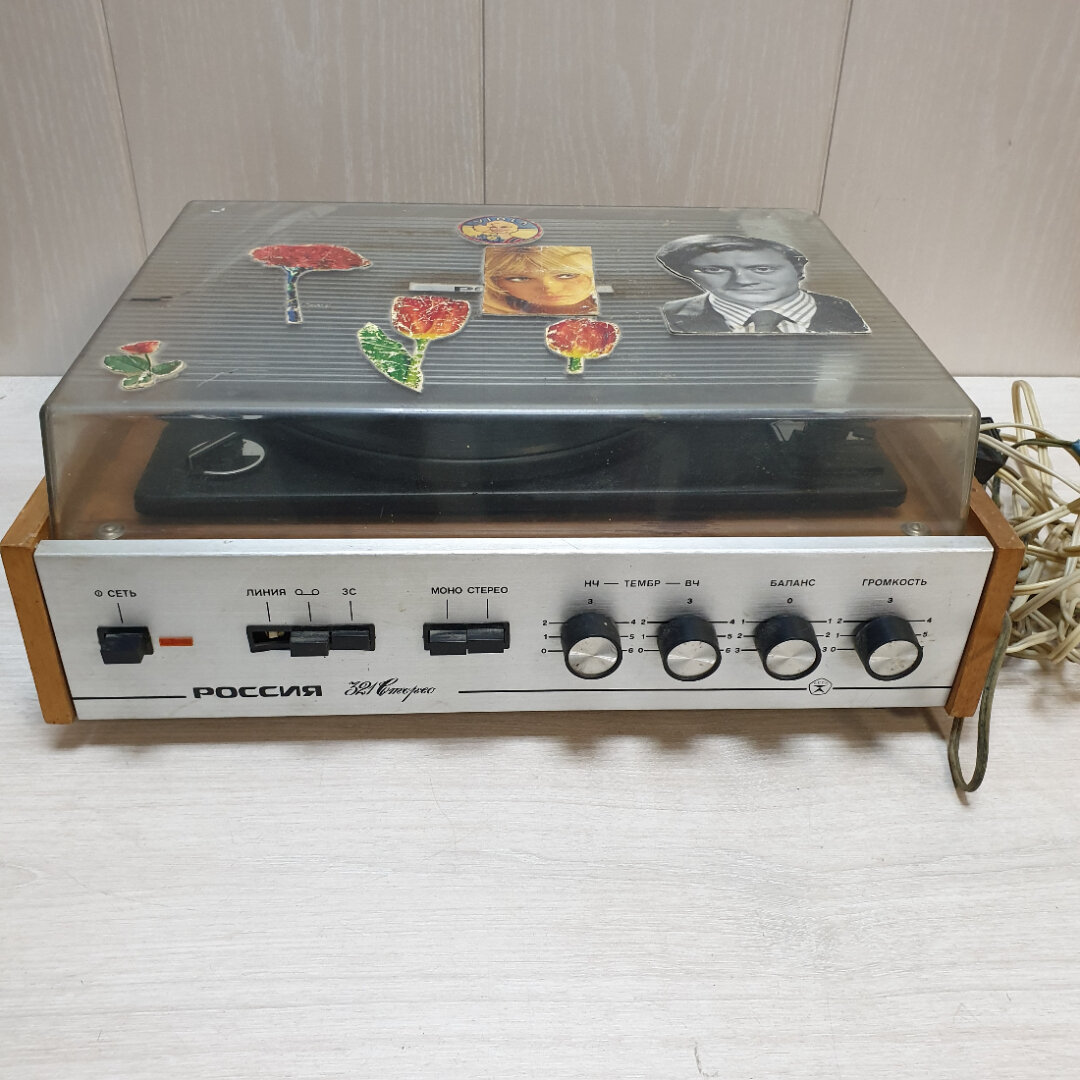 Проигрыватель винила "Россия 321", СССР. На запчасти, не работает.