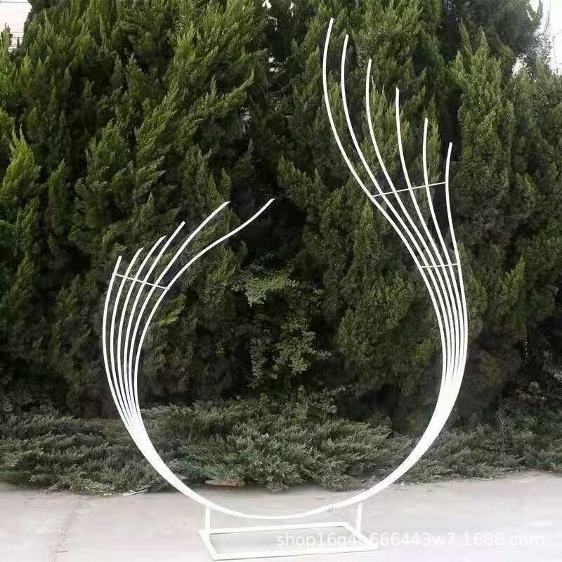 Реквизит свадебный "Хвост феникса", кованое железо, белый, 2.7x1.8