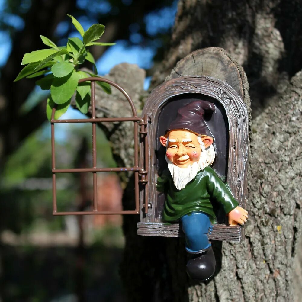 Гном садовый/ Фигурка гном на дерево/ Декор для сада