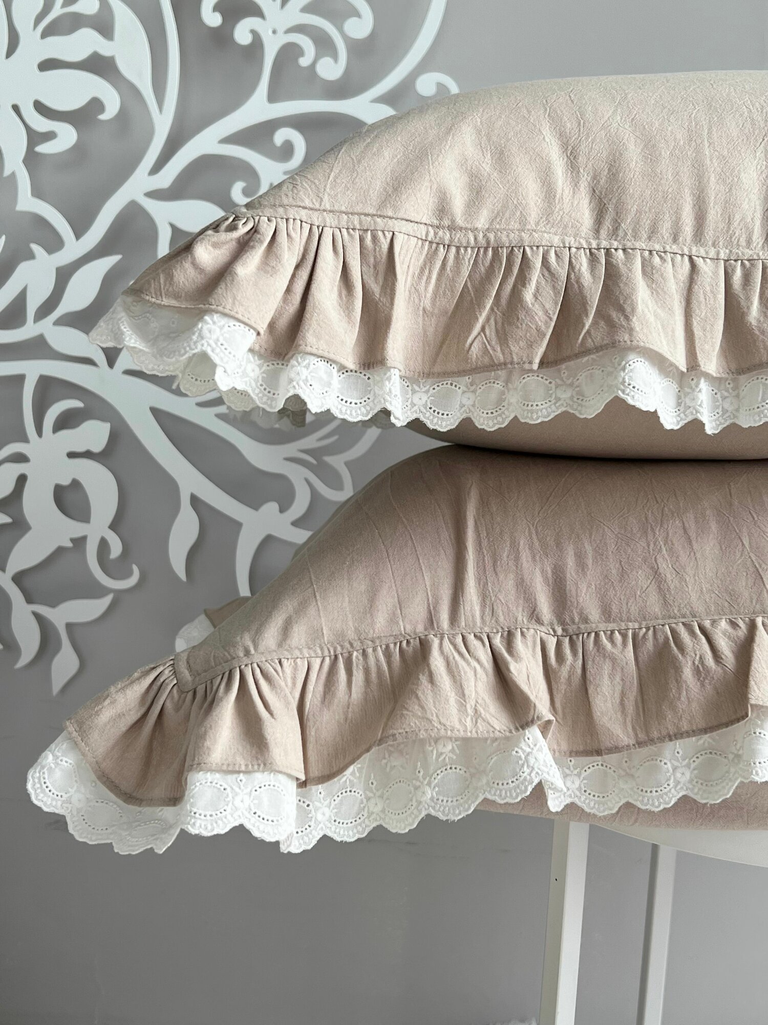 Постельное белье евро из вареного хлопка "Шебби-шик"с рюшами и кружевом. Евро. Бежевый однотон