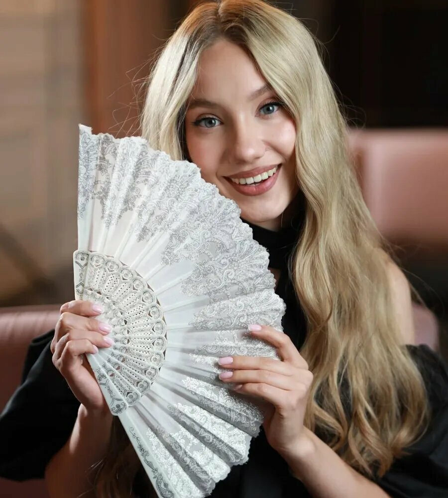 Веер складной блестящий серебристый