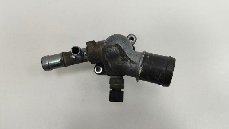 Фланец двигателя системы охлаждения Hyundai Solaris 2010-2017 кат.номер: 256202B003 3922038030