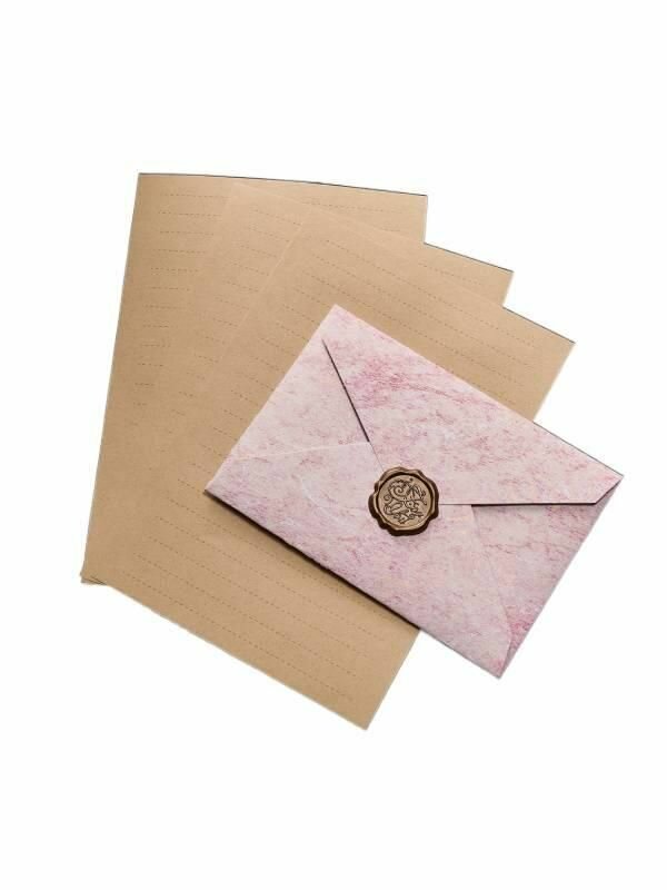 Позолоченный конверт с письмом