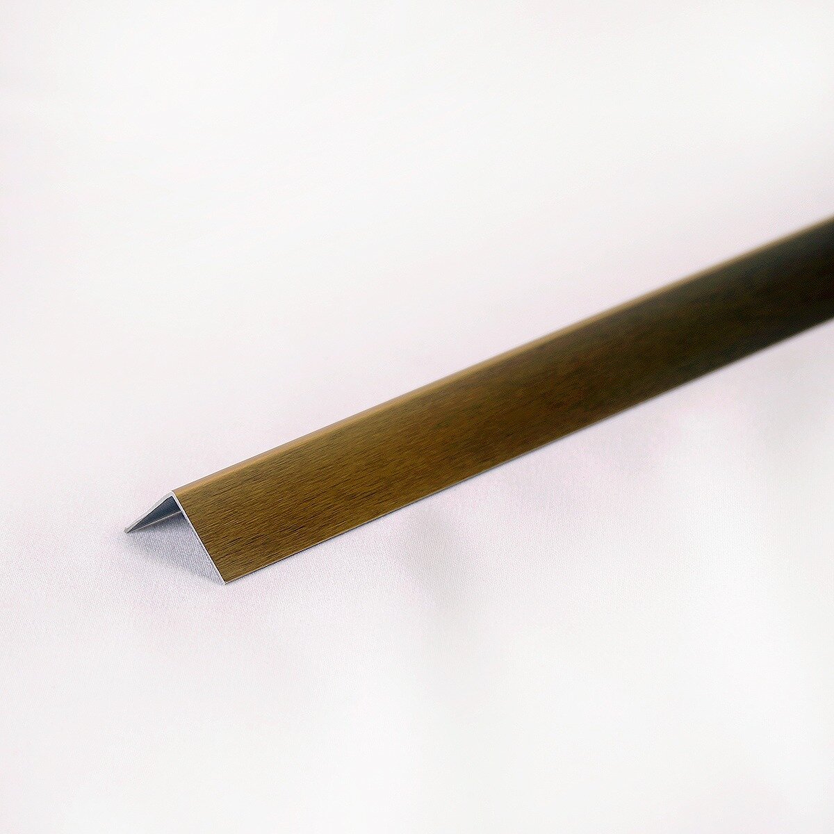 Наружный угол из нержавеющей стали, под золото/латунь, шлифовка, 20х20х3000мм, L-1