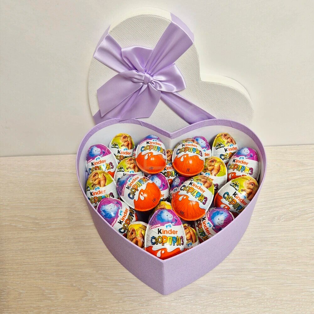 Подарочный набор "23 киндер сюрприза LAKRES" в коробке форме сердца