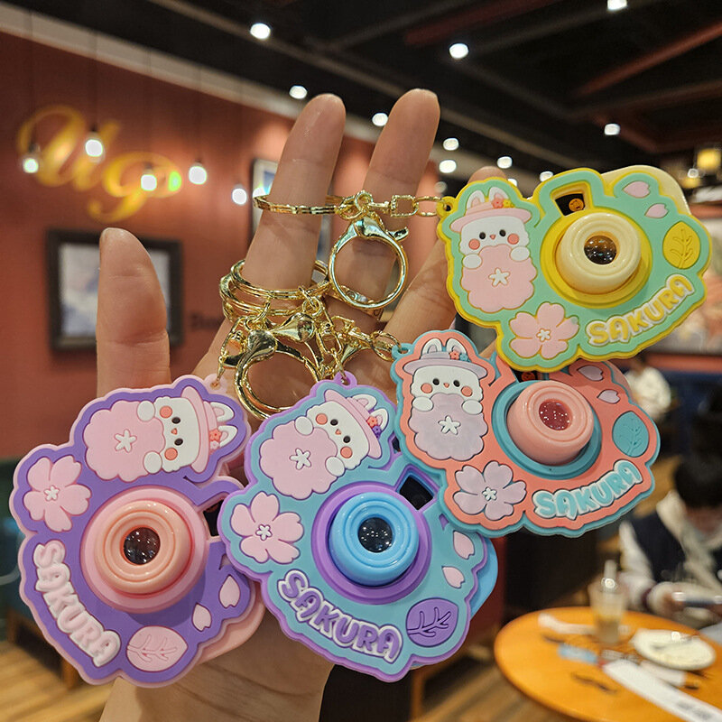 Милый мини-проектор Sanrio Kuromi в виде светящейся мультяшной проекторной камеры, брелок для женской сумки.