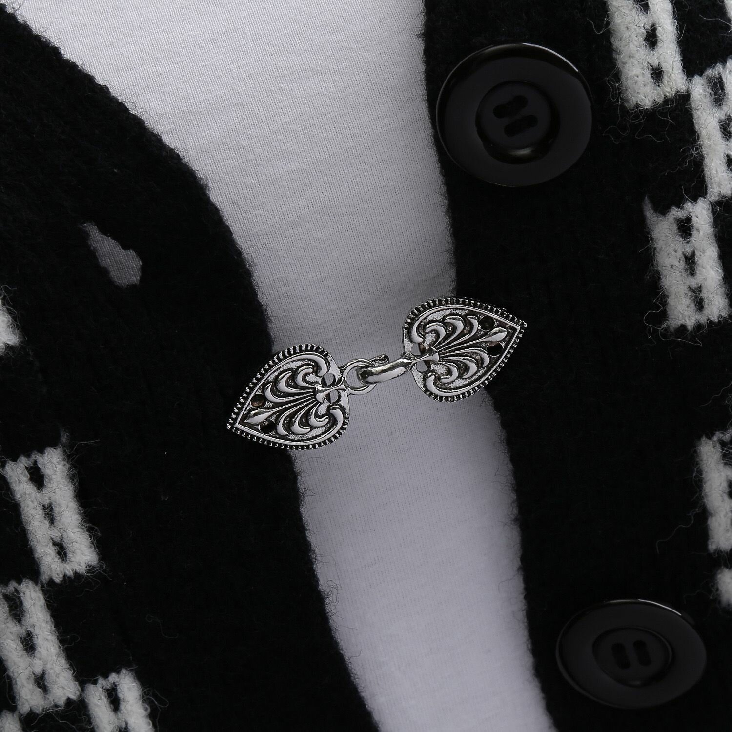 Зажим для кардигана серый / Застежка для одежды / Застежка для одежды без пуговиц