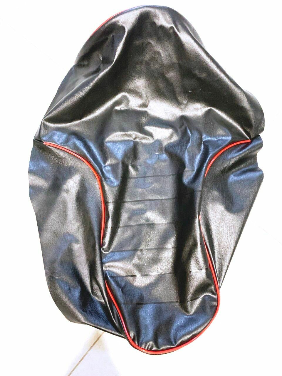 Чехол седла мопеда Альфа проваренный на синтепоне с красным кантом, Россия