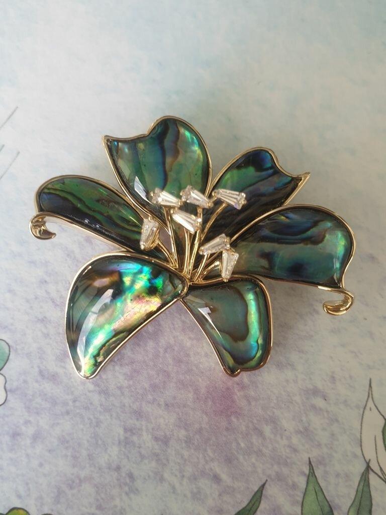 Брошь, перламутр