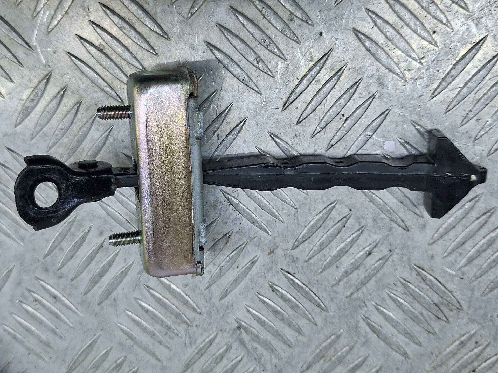 Ограничитель открывания двери Mazda 6 3 2-й рест. 2020