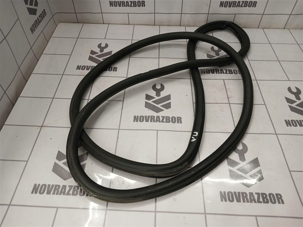 Уплотнитель двери Skoda Octavia A5 1Z 04-13