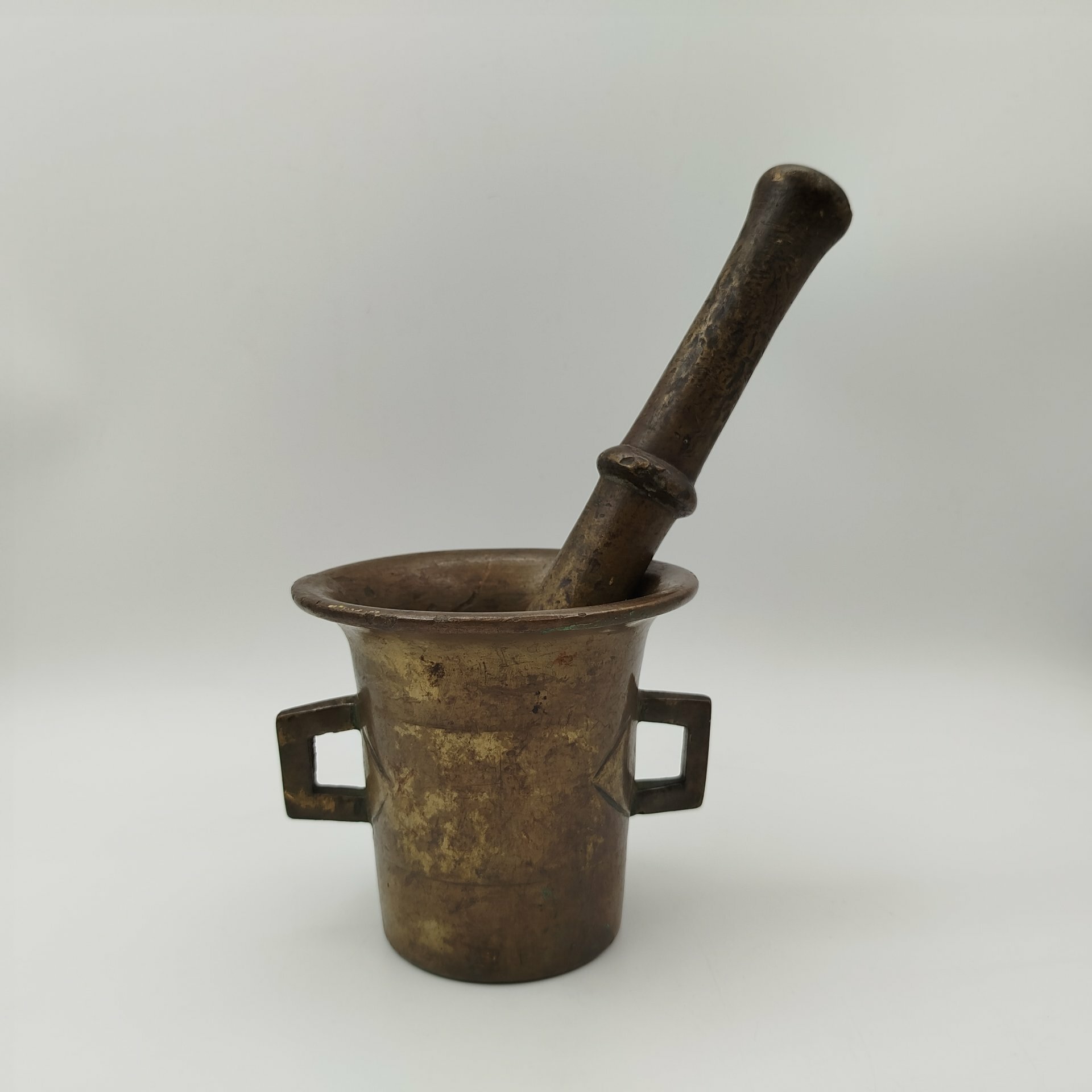 Ступа конической формы с раструбом