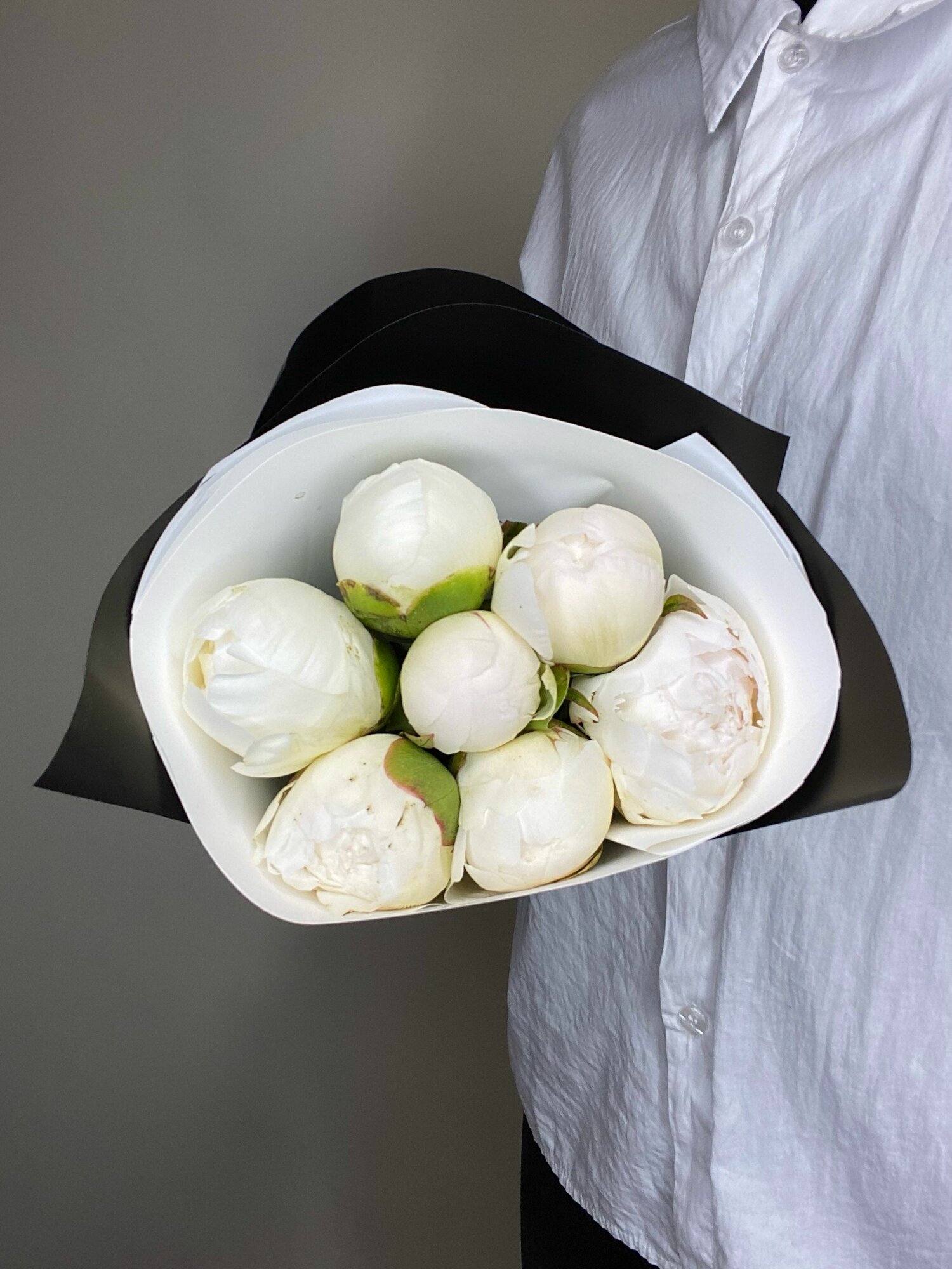 Белые пионы