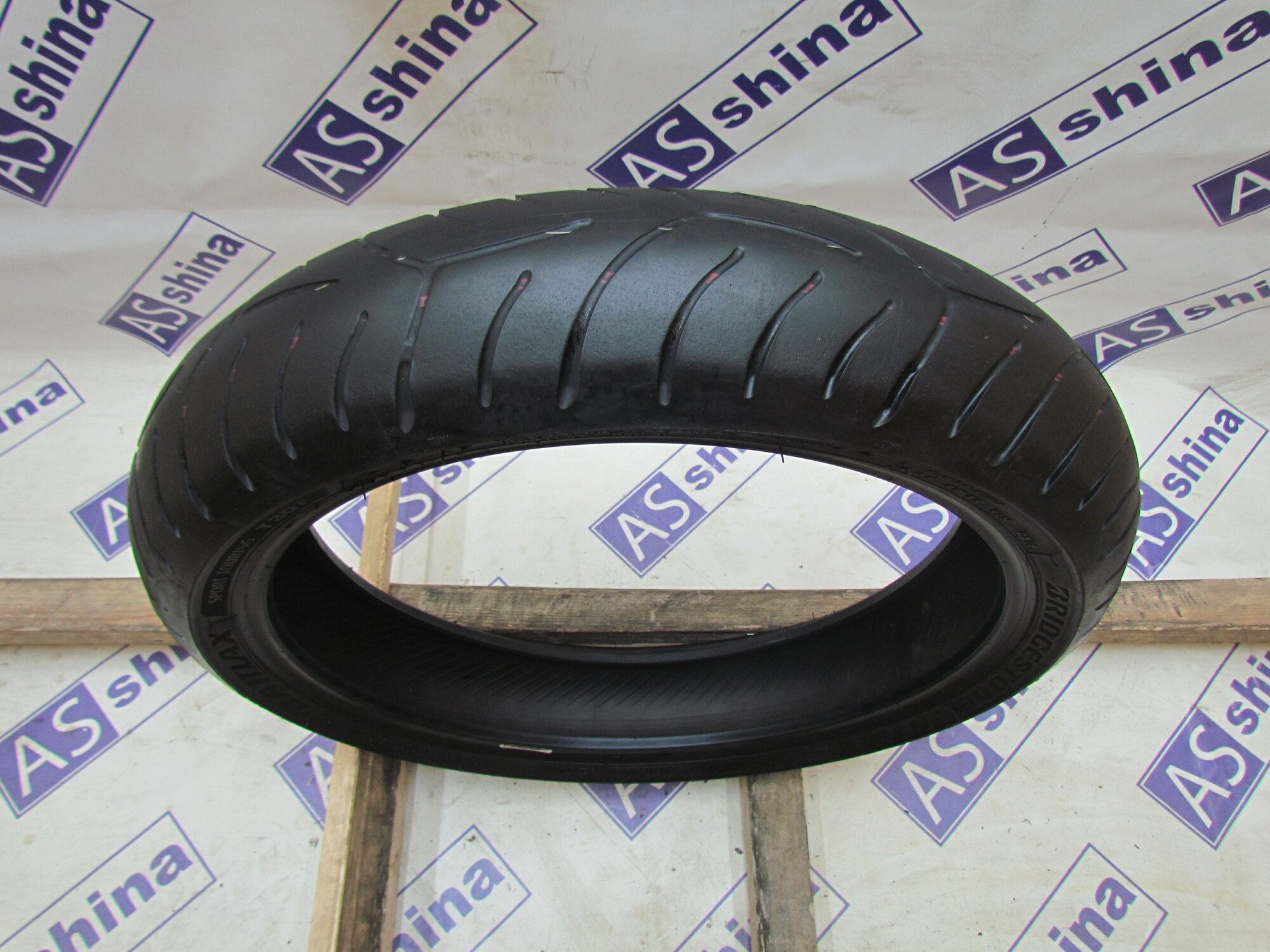 Мотошина БУ для мотоцикла Bridgestone Battlax Sport Touring T30F 120 / 70 R17 0024745