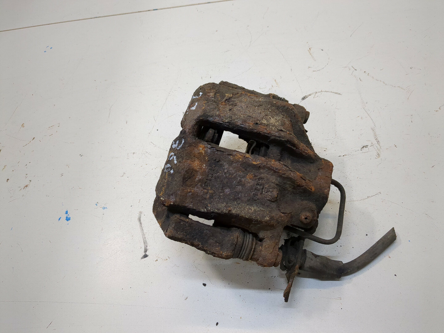 Суппорт правый передний Volkswagen Passat 5 Б/У