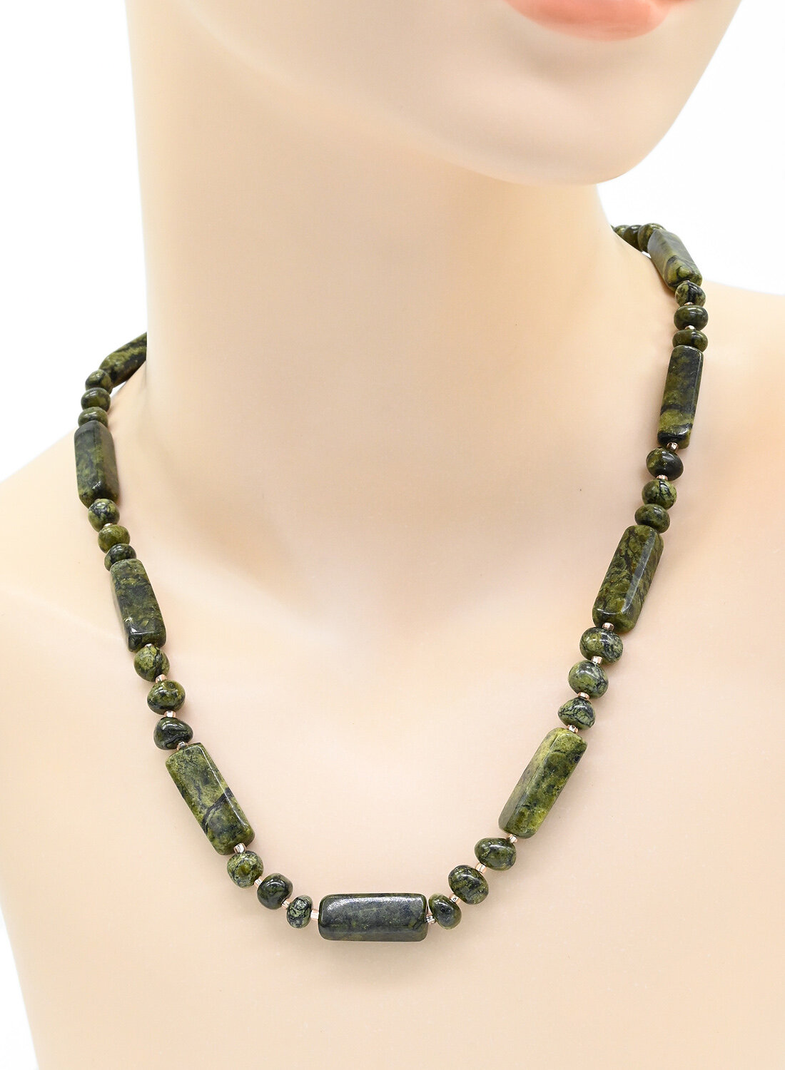 Бусы, змеевик