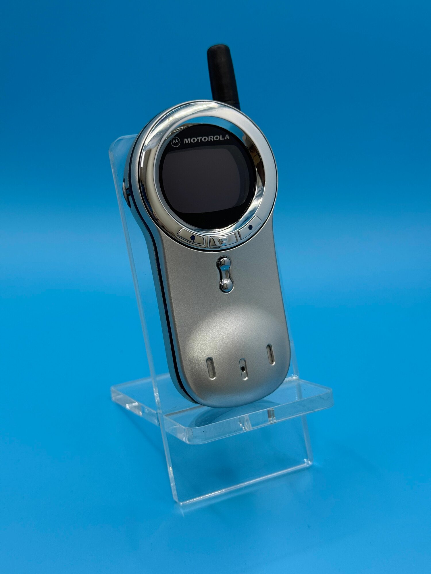 Мобильный телефон Motorola V70