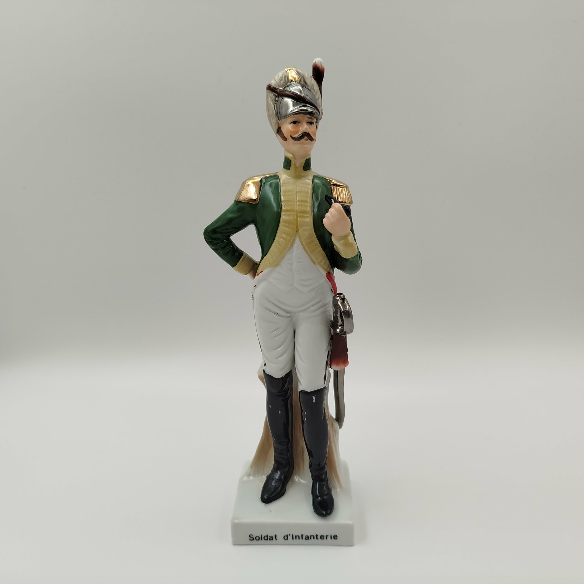 Статуэтка на постаменте "Soldat d'Infanterie" (солдат пехоты) из серии "Армия Наполеона"