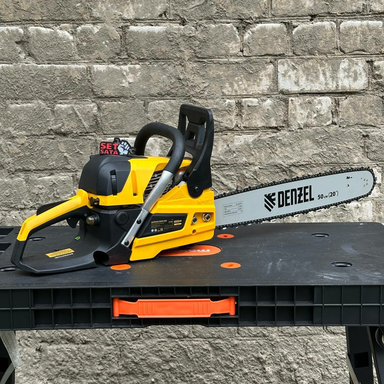 Пила цепная бензиновая Denzel DS-5820 шина 50 см, 58см3, 3, 6 л. с, шаг 0,325, паз 1,5 мм 76 зв. 95238