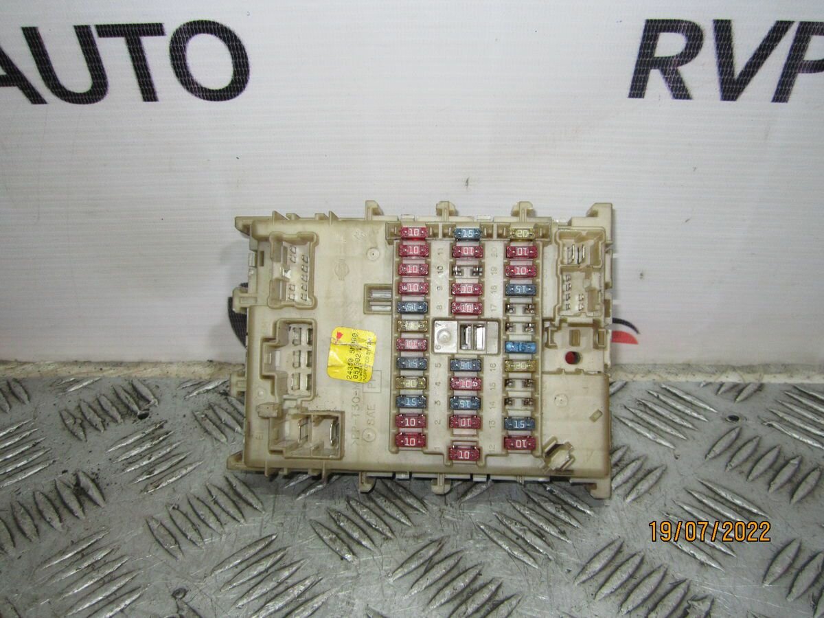 Блок предохранителей Nissan Sentra B15 2000-2006 243502M000