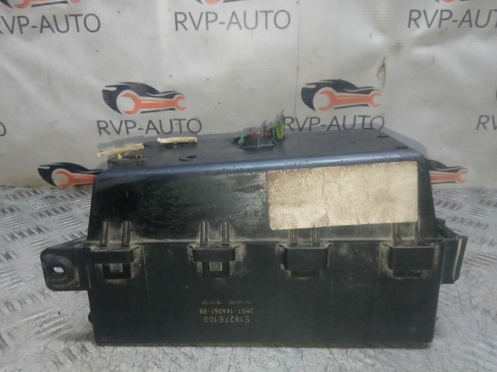 Блок предохранителей Ford Focus 1 1.8 1998-2005 2M5T14A067BB