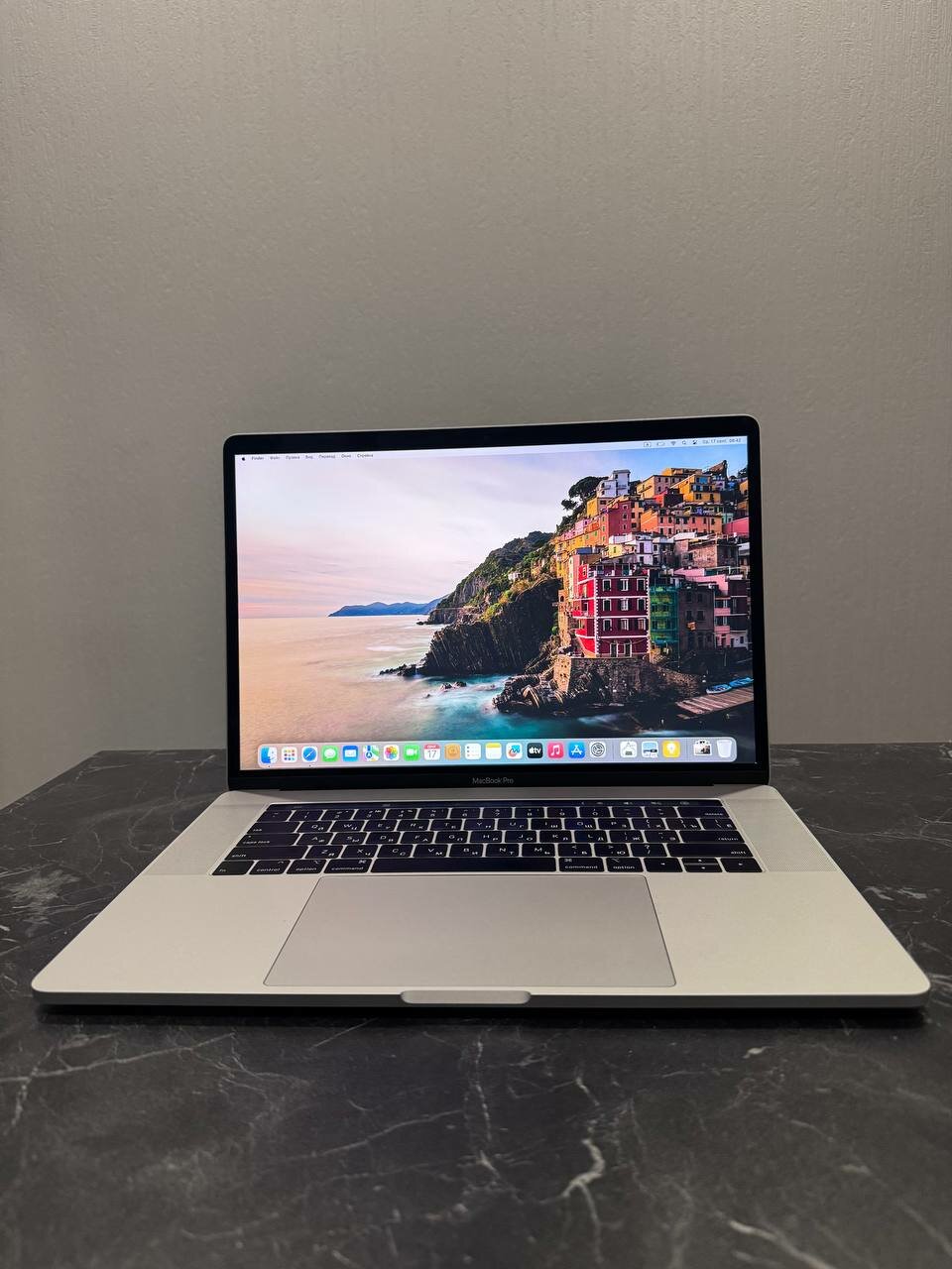 15.4"Ноутбук Apple MacBook Pro 15 2018, Intel Core i7 2.2 ГГц, RAM 16 ГБ 2.4ГГц DDR4, SSD 256 ГБ, AMD Radeon Pro 555x