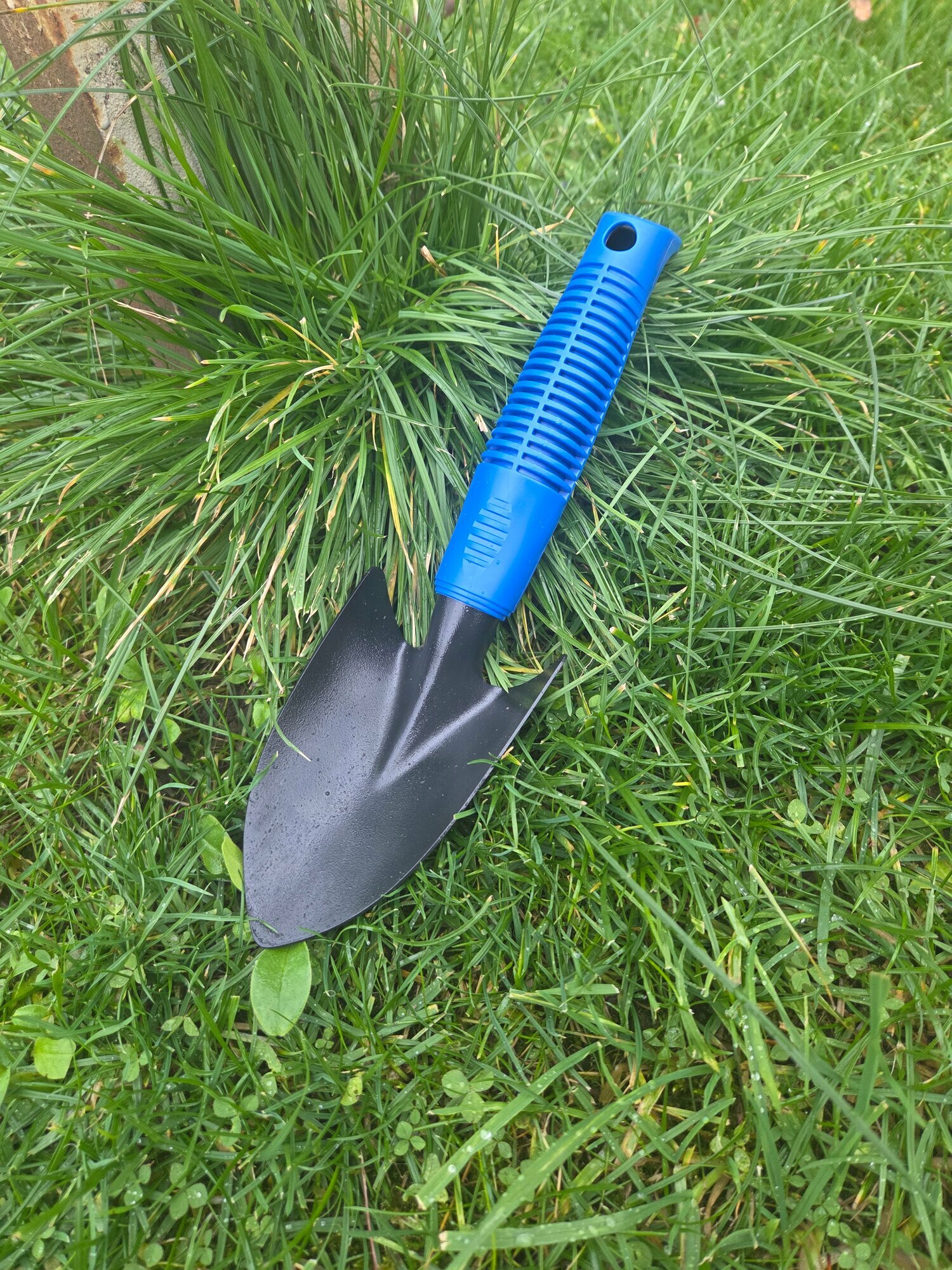 Совок посадочный литой металлический с пластиковой насадкой на ручке серия "тройка" №1 малый