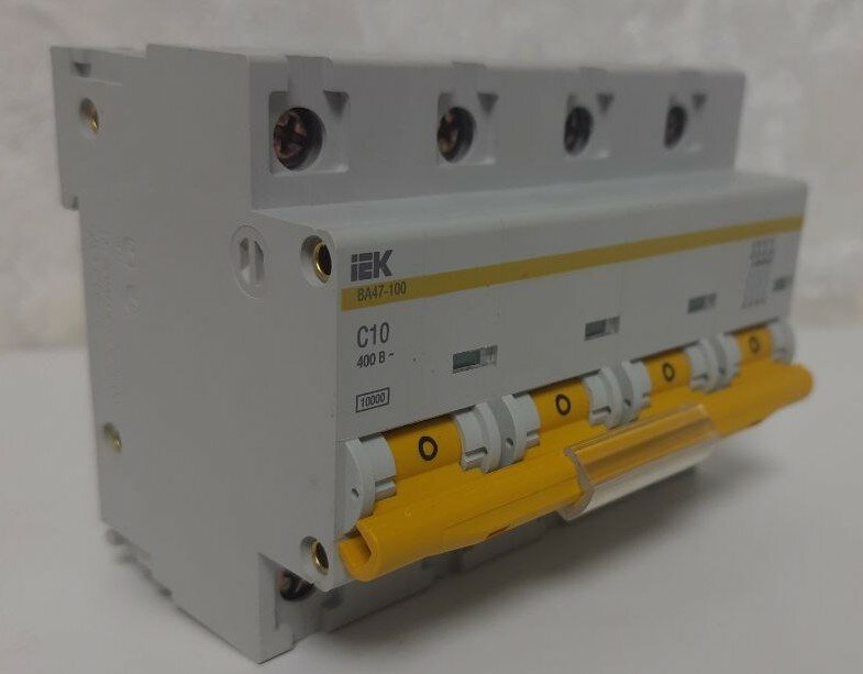 Автоматический выключатель IEK ВА 47-100, 4 полюса, на DIN-рейке, отключающая способность 10кА