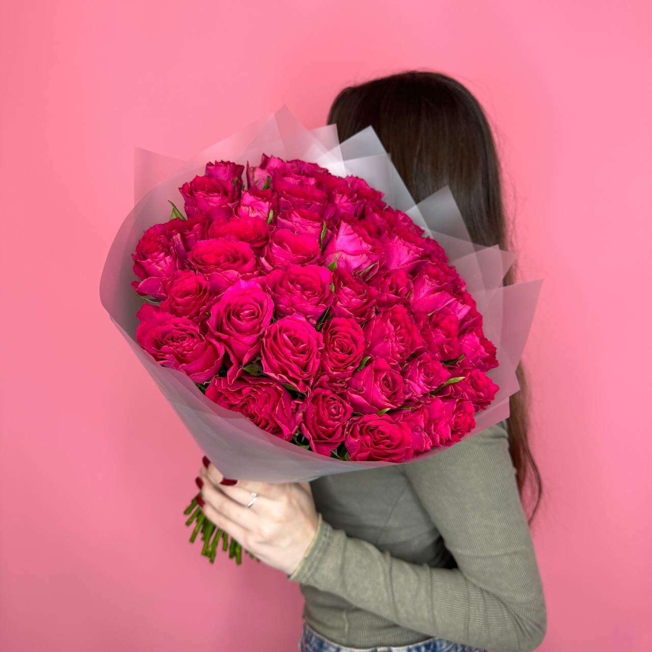 Букет Joy flowers из 51 малиновой кенийской розы, высота 40 см
