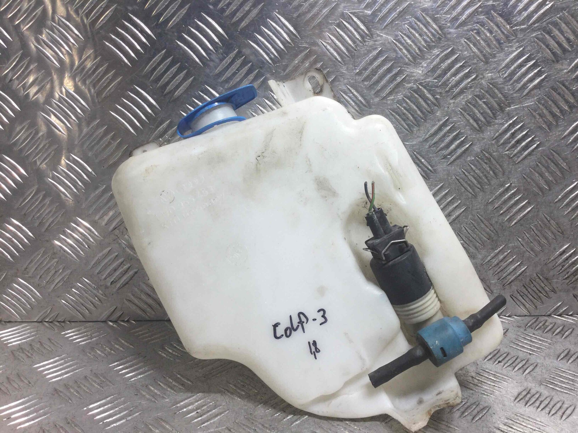 Б/У Бачок омывателя Volkswagen Golf 3 поколение (1991-1997) 1998 г.