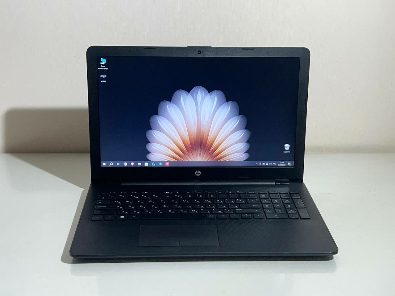 15.6" ноутбук HP, AMD A9-9420 3.6 ГГц, RAM 8 ГБ DDR4, SSD 256 ГБ, AMD Radeon R5 - 1 ГБ, Windows 10, HD 1366x768