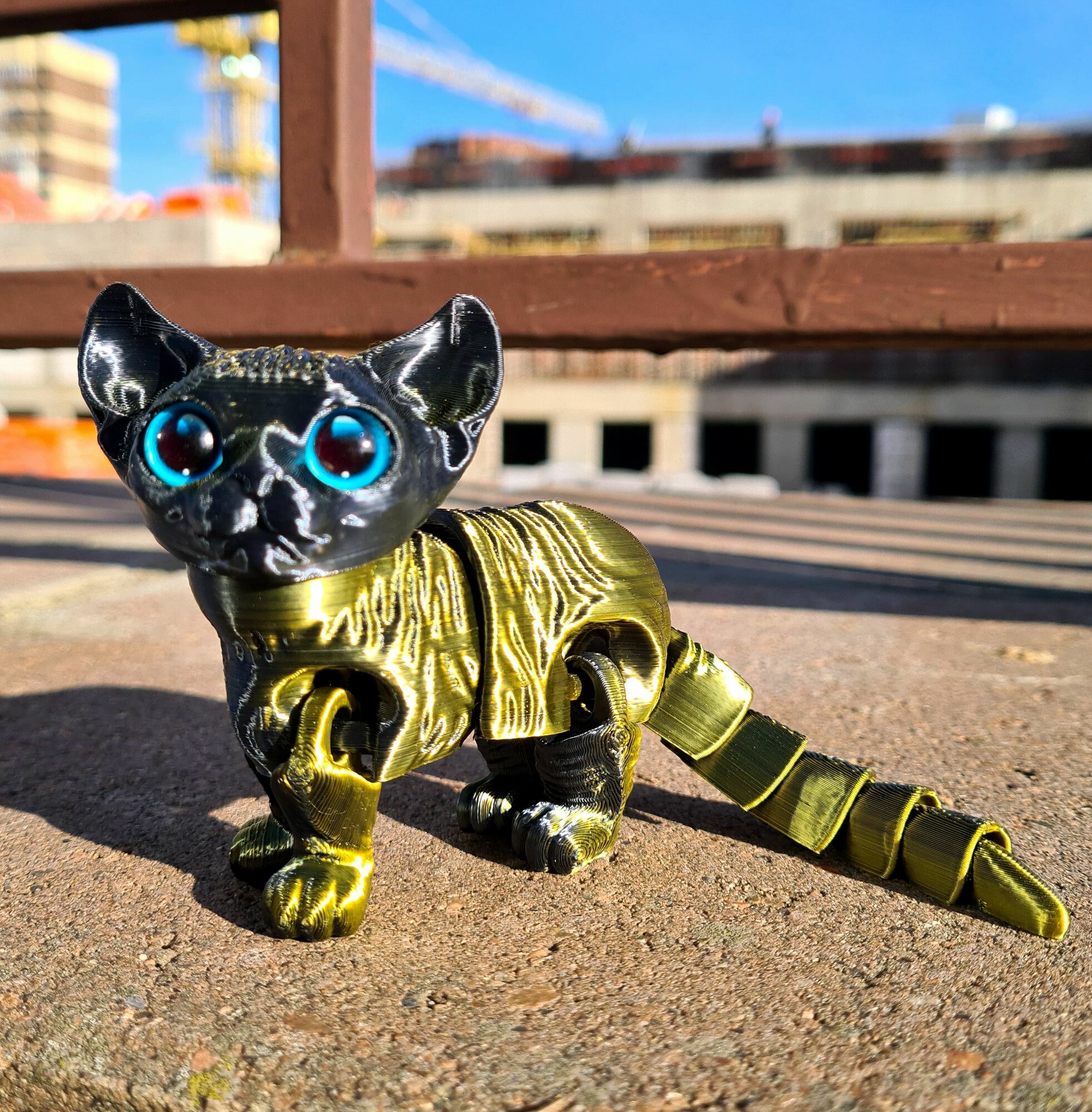 Котик "большеглазик", игрушка антистресс. Темно-золотой с голубым оттенком глаз.