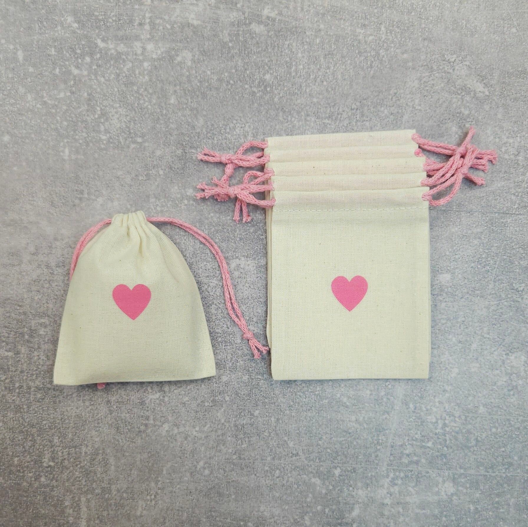 Набор мешочков Eco-pack-bag, хлопок, для хранения украшений и подарков, бежевый, с розовым сердечком (5 шт)