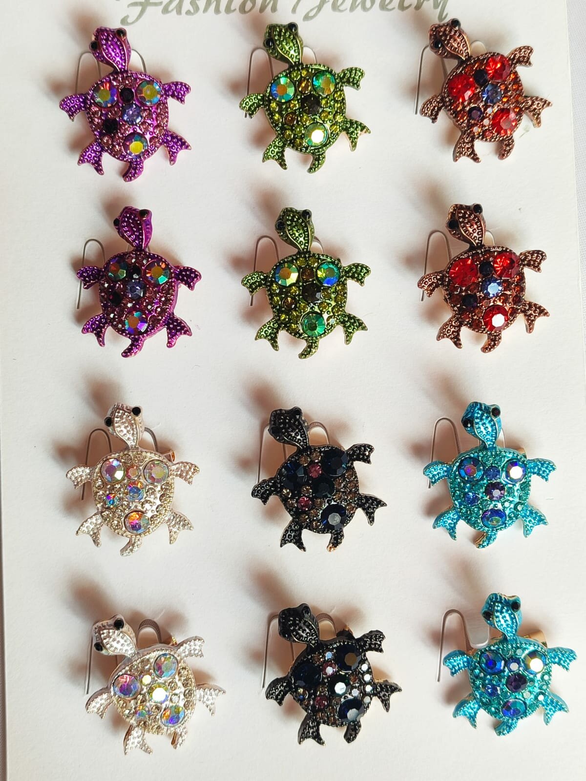 Брошь, стразы