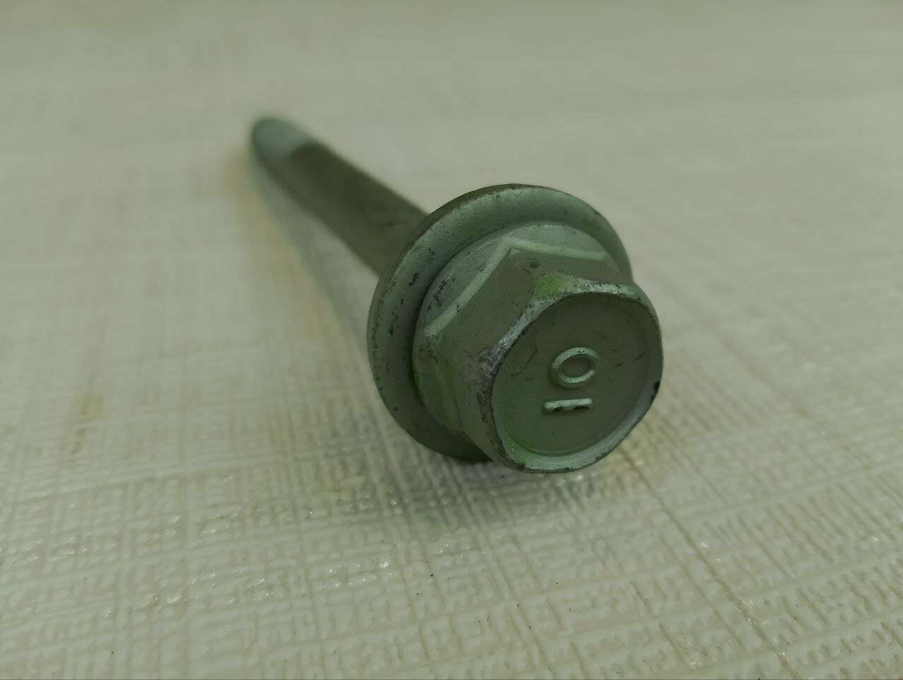 1 штука. Оригинальный болт задней балки. 551171G100 на Хендай Солярис 2011-2017 и Киа Рио 2011-2017