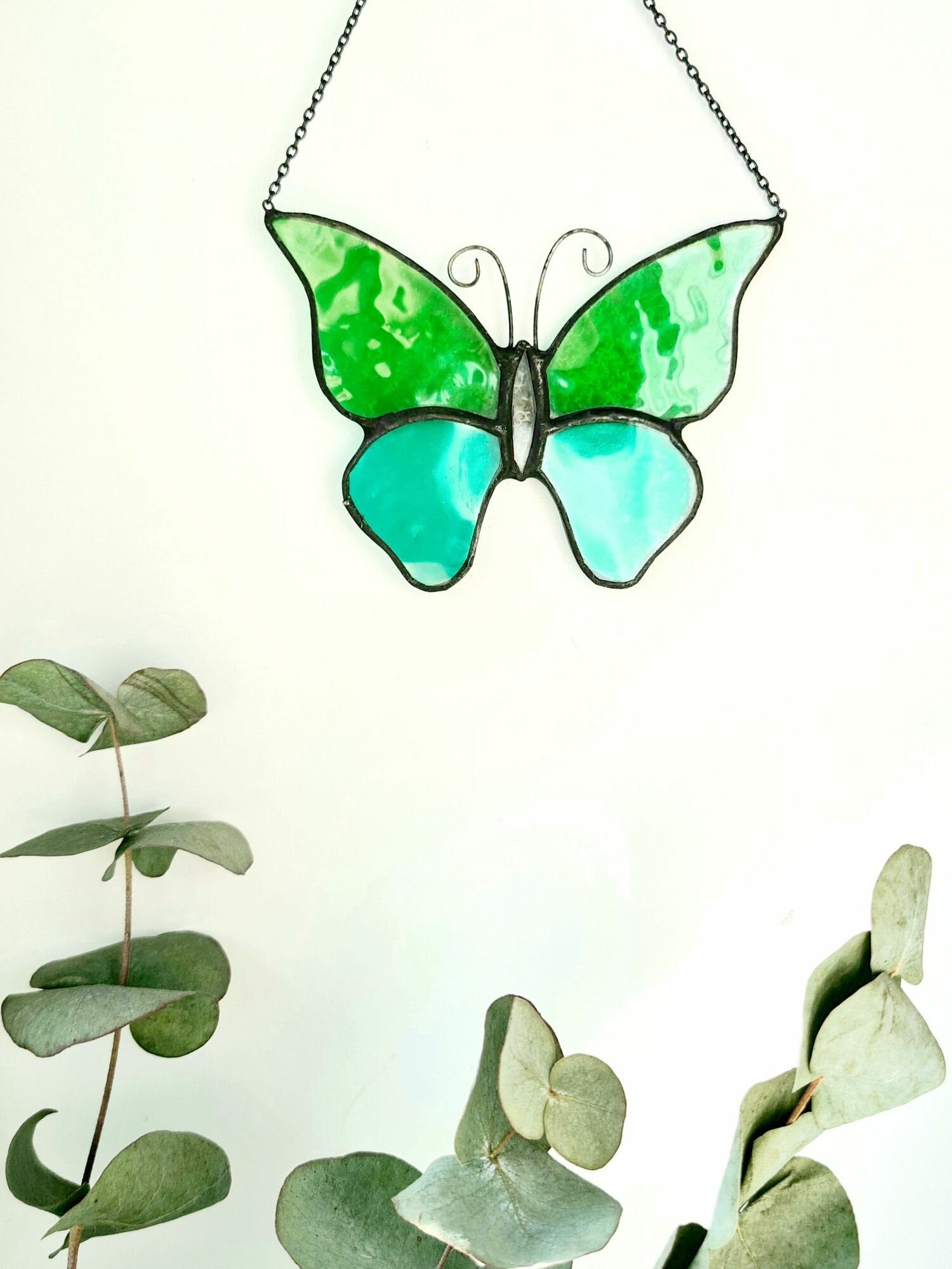 Витражная подвеска "Зеленая бабочка", от Арт-Птица, художественное стекло, 10x13 см