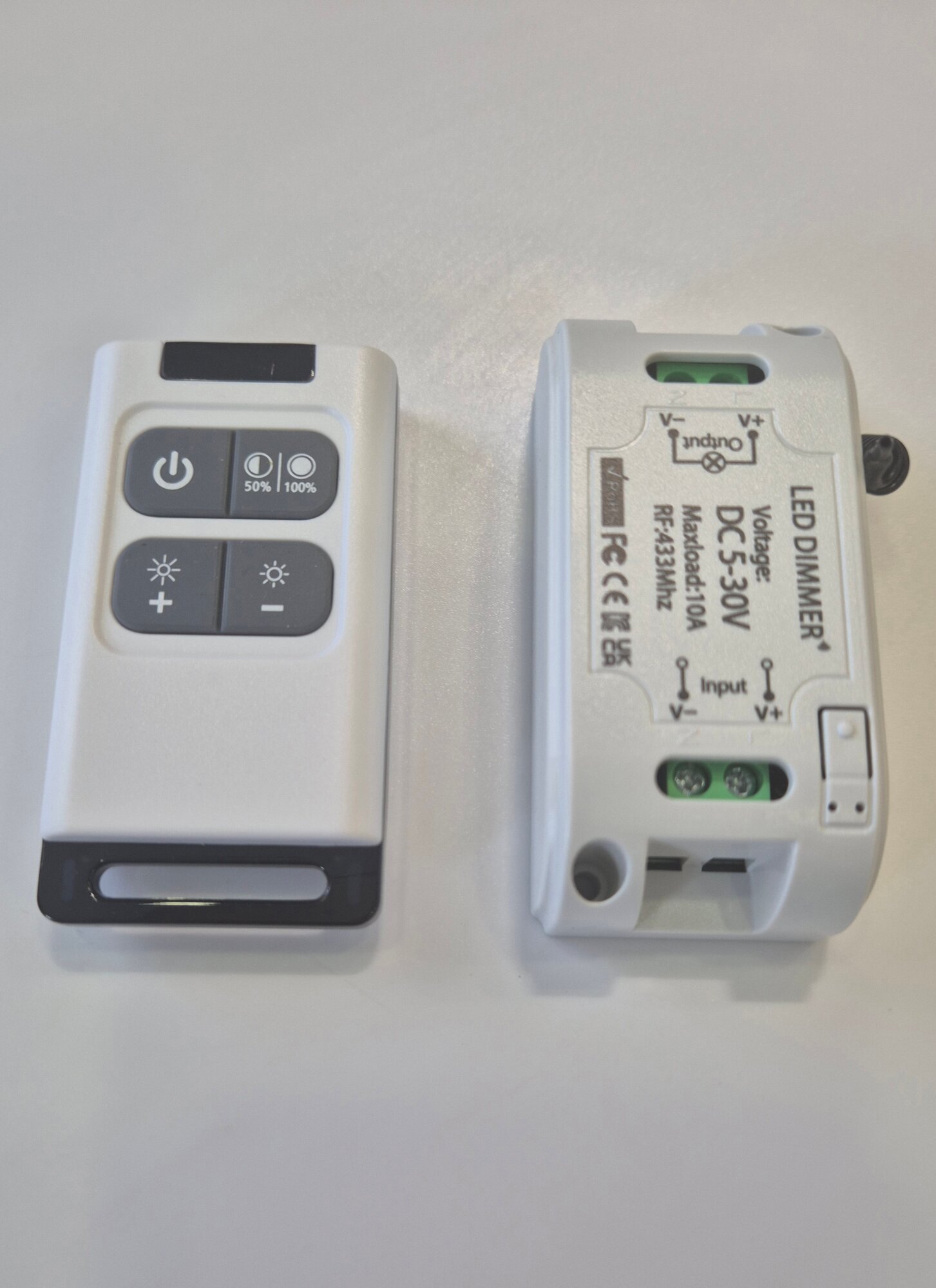 Контроллер для одноцветной светодиодной ленты с пультом, 5-30V, 10А, белый