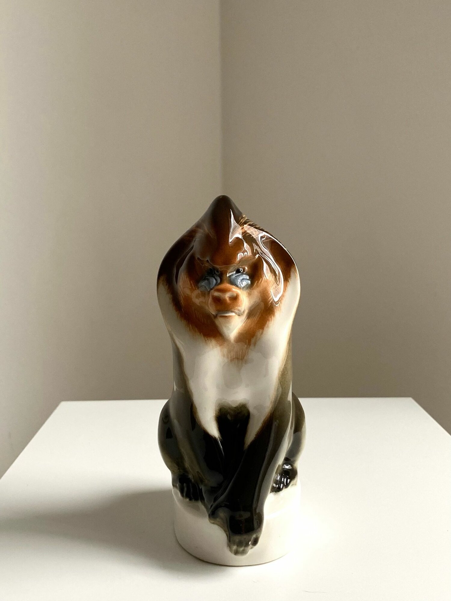 Статуэтка "Мандрил" ЛФЗ. Фарфор. СССР. Отличное состояние! Высота: 18 см.