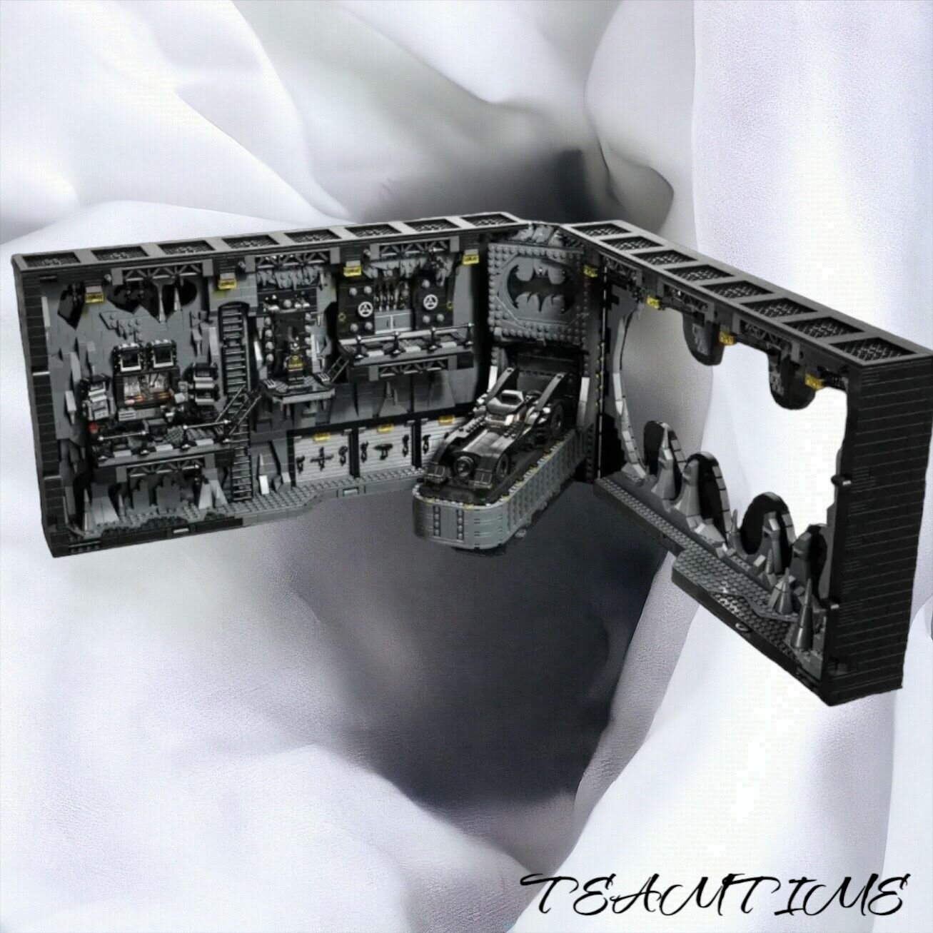 Конструктор Batcave "Пещера Бэтмена" 3981 деталь